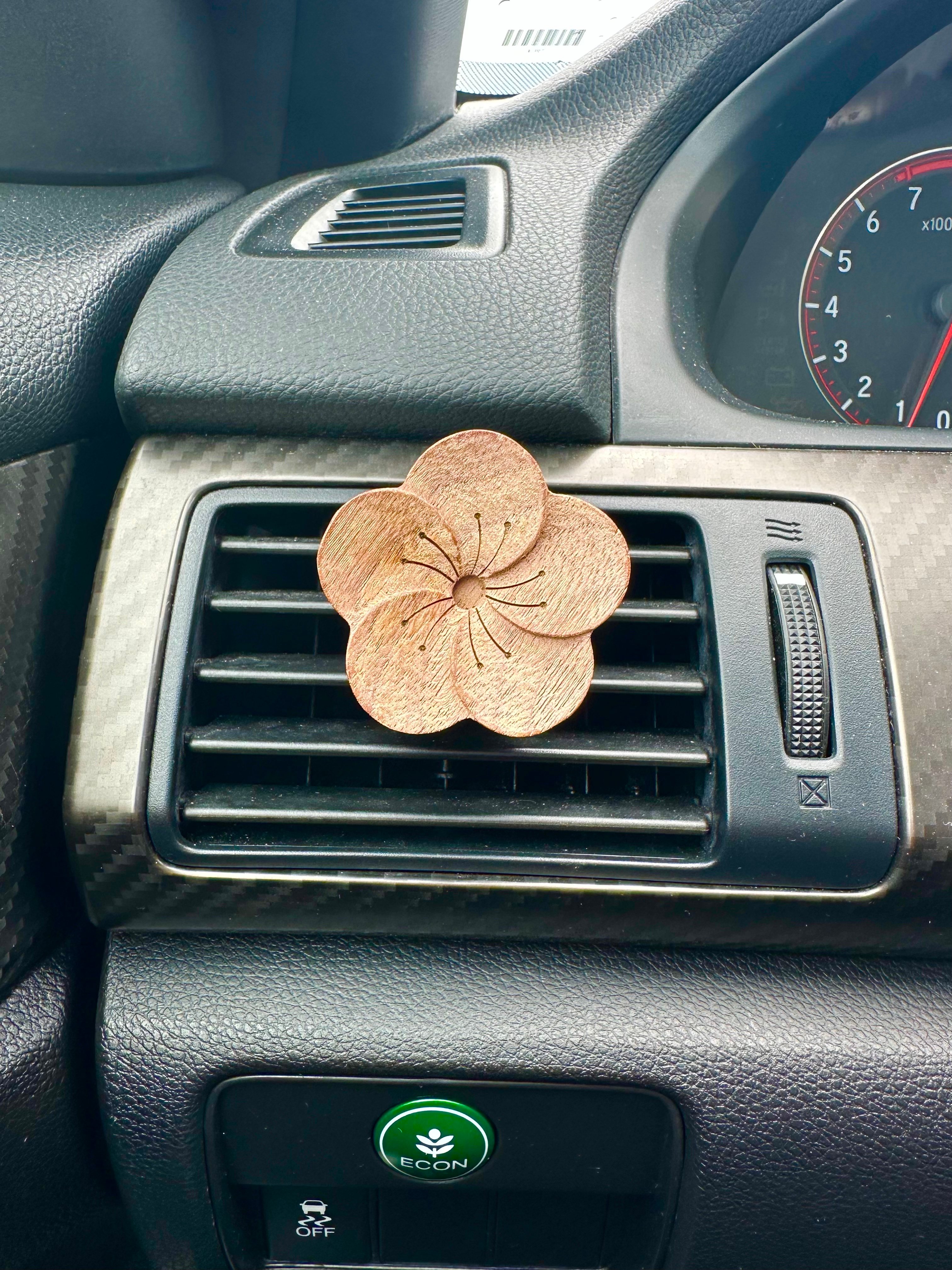 5 Natural & Non-Toxic Car Air Fresheners (+ 2 DIY Ideas!) - The Filtery