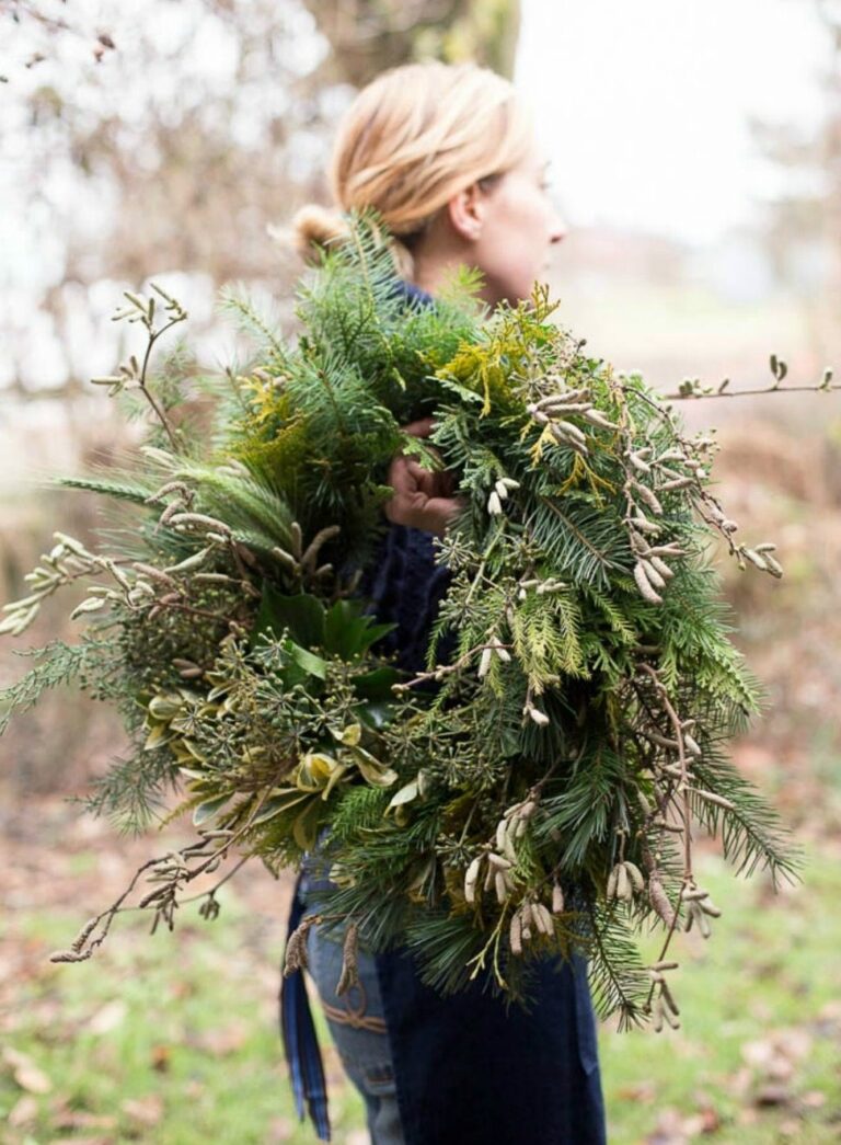 11+ (Super Easy) Ideas for DIY Natural Christmas Decorations